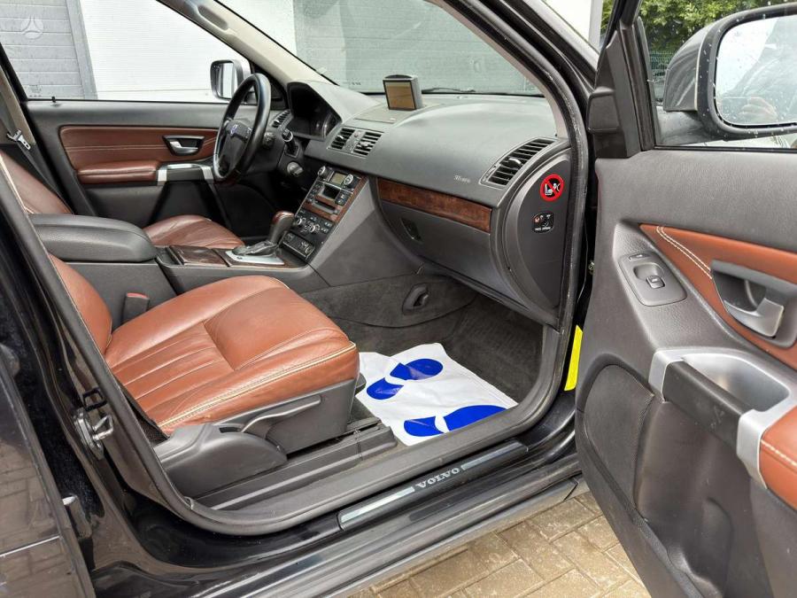 Blue Volvo XC90 2007 in Vilnius, with an engine capacity of 2.40 L and mileage of 315 thousand km for 3950 €, photo 21 on AUTOMOTO.COM.LV