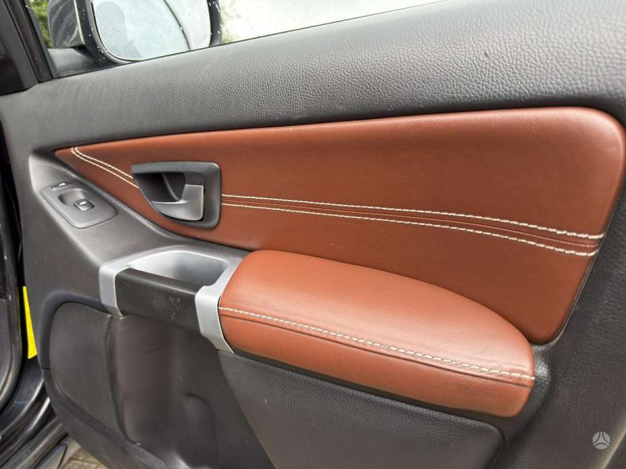Blue Volvo XC90 2007 in Vilnius, with an engine capacity of 2.40 L and mileage of 315 thousand km for 3950 €, photo 24 on AUTOMOTO.COM.LV