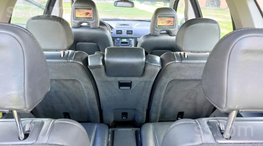 Blue Volvo XC90 2007 in Cesis, with an engine capacity of 2.40 L and mileage of 347 thousand km for 4200 €, photo 5 on AUTOMOTO.COM.LV
