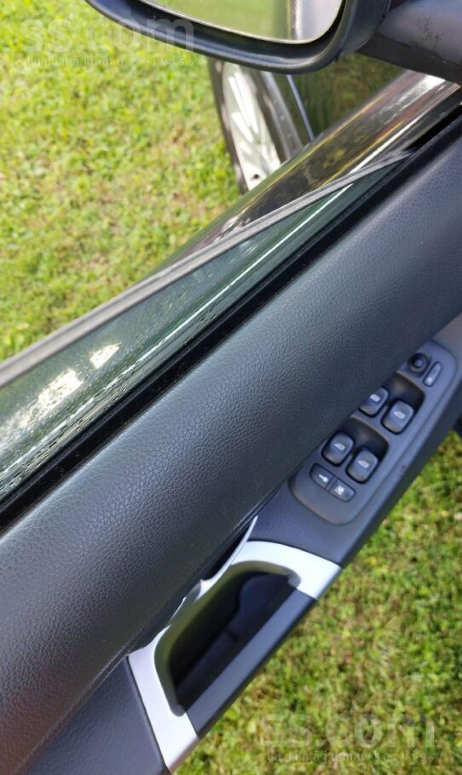 Blue Volvo XC90 2007 in Cesis, with an engine capacity of 2.40 L and mileage of 347 thousand km for 4200 €, photo 8 on AUTOMOTO.COM.LV