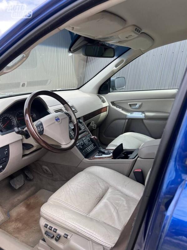 Blue Volvo XC90 2007 in Marijampole, with an engine capacity of 2.40 L and mileage of 320 thousand km for 3900 €, photo 6 on AUTOMOTO.COM.LV