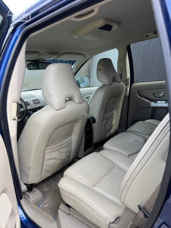 Blue Volvo XC90 2007 in Marijampole, with an engine capacity of 2.40 L and mileage of 320 thousand km for 3900 €, photo 7 on AUTOMOTO.COM.LV