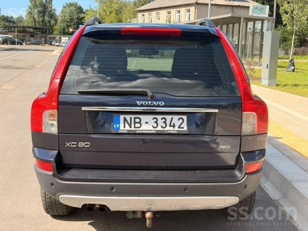 Blue Volvo XC90 2007 in Riga, with an engine capacity of 2.40 L and mileage of 328 thousand km for 5900 €, photo 7 on AUTOMOTO.COM.LV