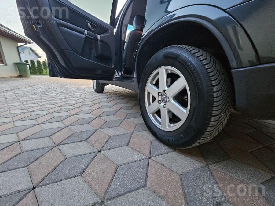 Blue Volvo XC90 2007 in Talsi, with an engine capacity of 2.40 L and mileage of 282 thousand km for 6999 €, photo 8 on AUTOMOTO.COM.LV