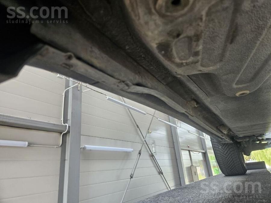 Blue Volvo XC90 2007 in Talsi, with an engine capacity of 2.40 L and mileage of 282 thousand km for 6999 €, photo 13 on AUTOMOTO.COM.LV