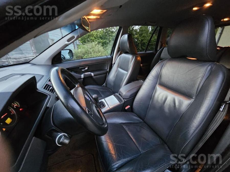 Blue Volvo XC90 2007 in Talsi, with an engine capacity of 2.40 L and mileage of 282 thousand km for 6999 €, photo 16 on AUTOMOTO.COM.LV