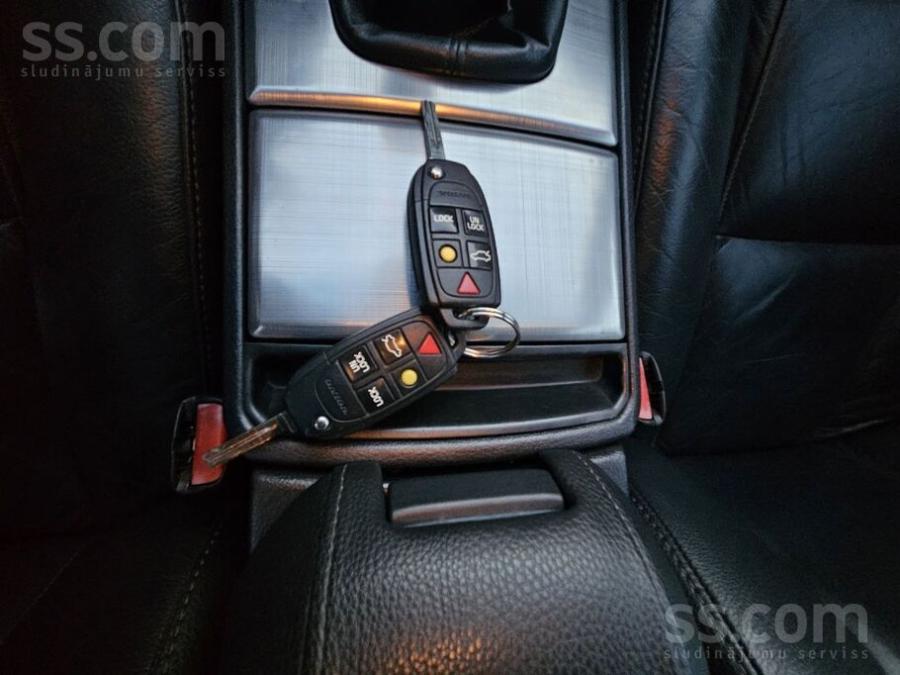 Blue Volvo XC90 2007 in Talsi, with an engine capacity of 2.40 L and mileage of 282 thousand km for 6999 €, photo 22 on AUTOMOTO.COM.LV