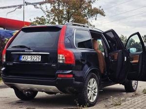 Blue Volvo XC90 2007 in Ogre, with an engine capacity of 2.40 L and mileage of 390 thousand km for 6000 €, photo 3 on AUTOMOTO.COM.LV