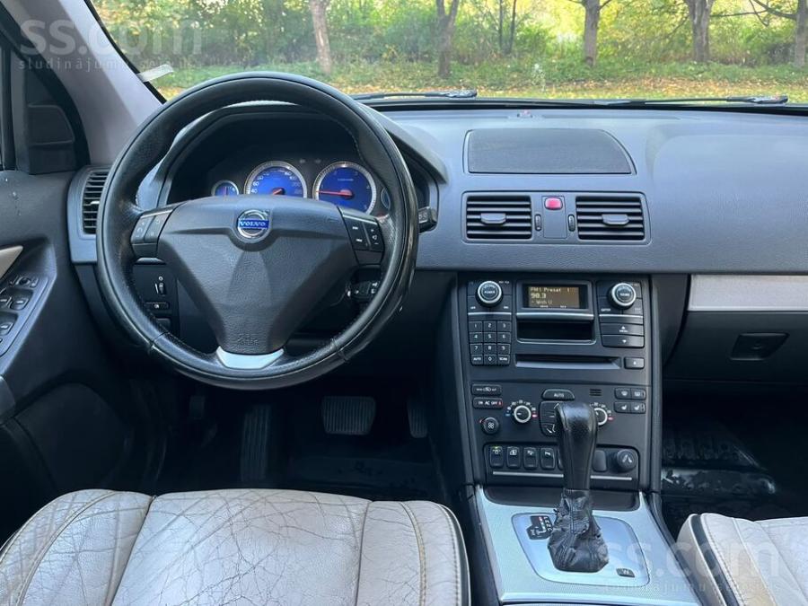 Blue Volvo XC90 2007 in Riga, with an engine capacity of 2.40 L and mileage of 0 thousand km for 3699 €, photo 13 on AUTOMOTO.COM.LV
