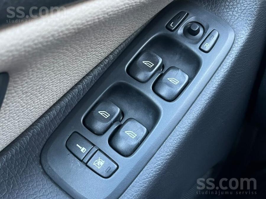 Blue Volvo XC90 2007 in Riga, with an engine capacity of 2.40 L and mileage of 0 thousand km for 3699 €, photo 17 on AUTOMOTO.COM.LV