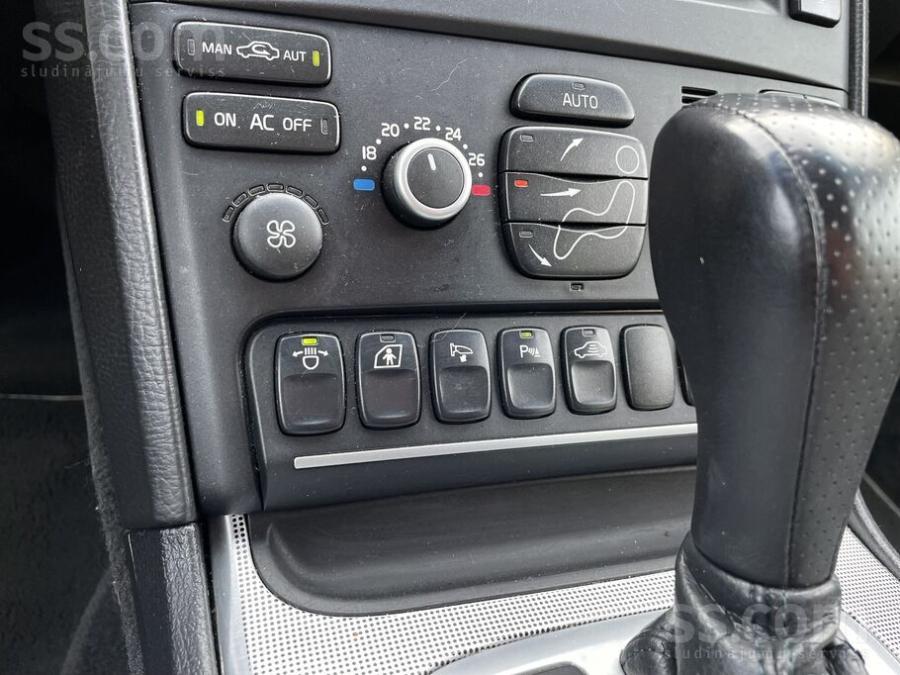 Zils Volvo XC90 2007 Rīga, ar dzinēja tilpumu 2.40 L un nobraukumu 432 tūkst. km par 5890 €, foto 28 vietnē AUTOMOTO.COM.LV
