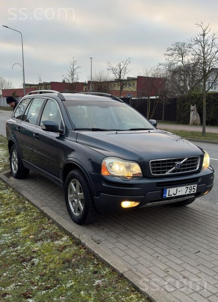 Blue Volvo XC90 2008 in Saldus, with an engine capacity of 2.40 L and mileage of 463 thousand km for 3900 €, photo 1 on AUTOMOTO.COM.LV