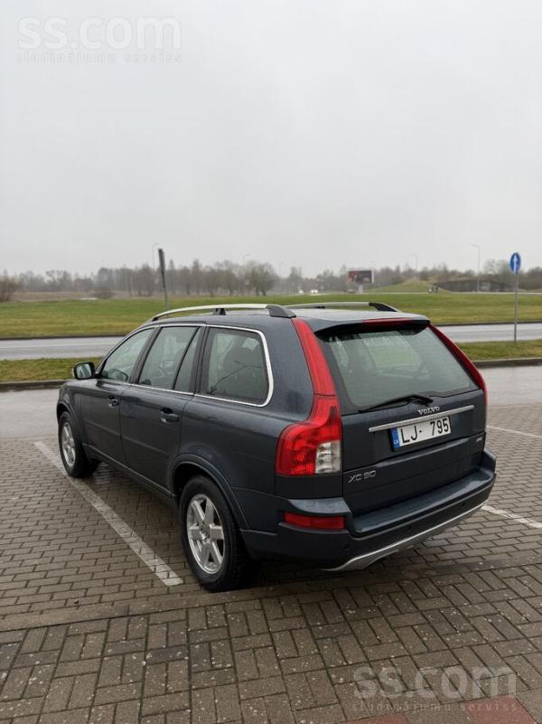 Blue Volvo XC90 2008 in Saldus, with an engine capacity of 2.40 L and mileage of 463 thousand km for 3900 €, photo 3 on AUTOMOTO.COM.LV