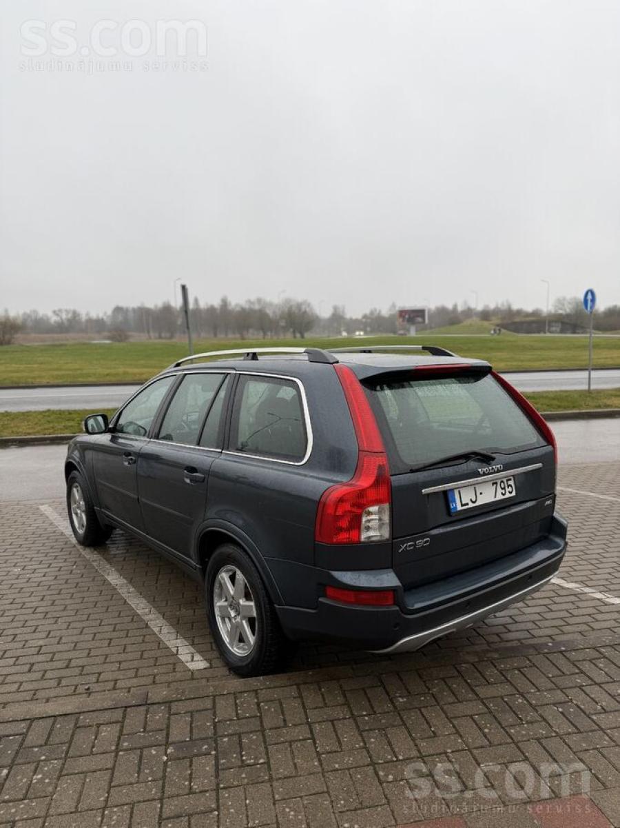 Blue Volvo XC90 2008 in Saldus, with an engine capacity of 2.40 L and mileage of 463 thousand km for 3900 €, photo 3 on AUTOMOTO.COM.LV