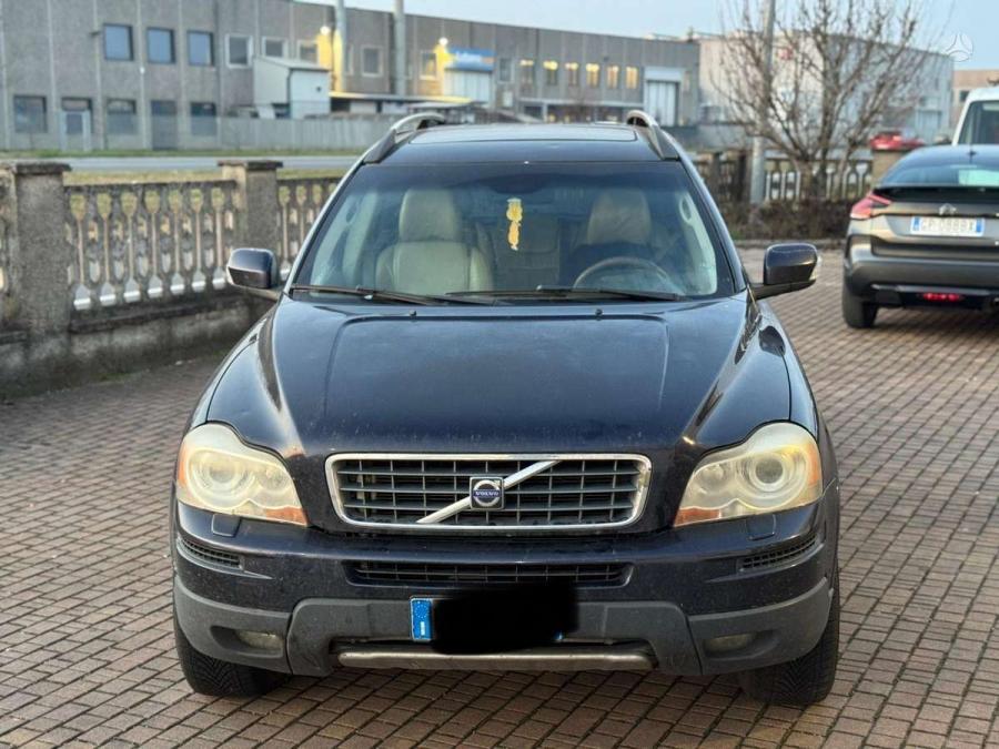 Blue Volvo XC90 2008 in Taurage, with an engine capacity of 2.40 L and mileage of 270 thousand km for 3100 €, photo 2 on AUTOMOTO.COM.LV