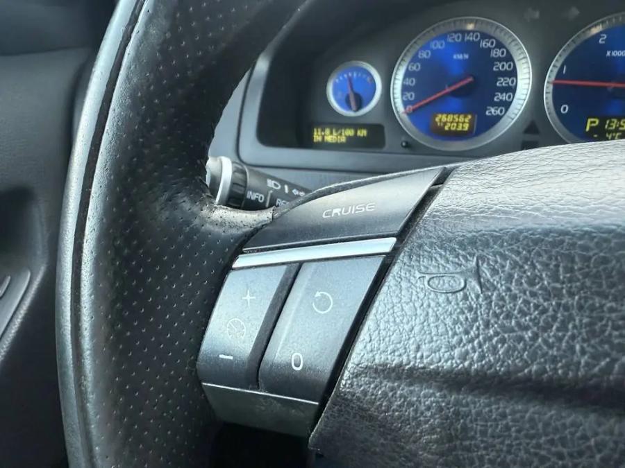 Zils Volvo XC90 2008 Rēzekne, ar dzinēja tilpumu 2.40 L un nobraukumu 269 tūkst. km par 6995 €, foto 16 vietnē AUTOMOTO.COM.LV