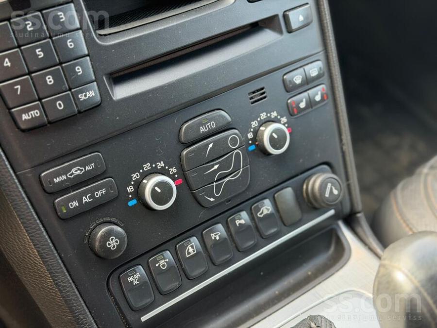 Zils Volvo XC90 2008 Ogre, ar dzinēja tilpumu 2.40 L un nobraukumu 269 tūkst. km par 5800 €, foto 7 vietnē AUTOMOTO.COM.LV