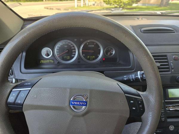 Zils Volvo XC90 2008 Alīta, ar dzinēja tilpumu 2.40 L un nobraukumu 330 tūkst. km par 5500 €, foto 1 vietnē AUTOMOTO.COM.LV