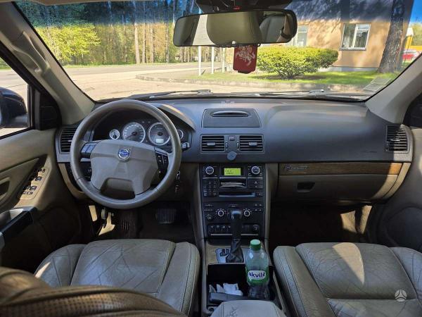 Zils Volvo XC90 2008 Alīta, ar dzinēja tilpumu 2.40 L un nobraukumu 330 tūkst. km par 5500 €, foto 2 vietnē AUTOMOTO.COM.LV