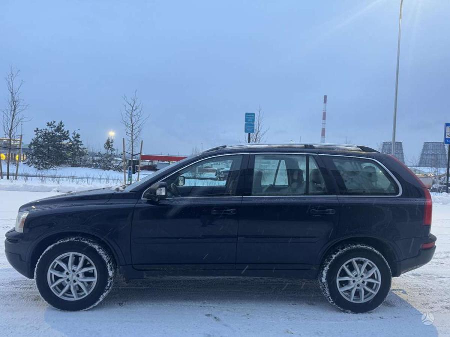 Blue Volvo XC90 2009 in Vilnius, with an engine capacity of 2.40 L and mileage of 315 thousand km for 7600 €, photo 7 on AUTOMOTO.COM.LV