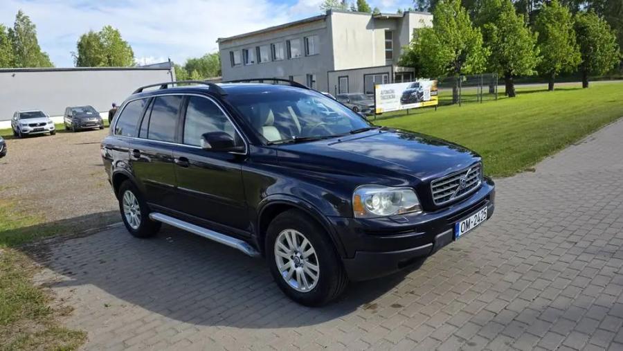 Blue Volvo XC90 2009 in Riga, with an engine capacity of 2.40 L and mileage of 381 thousand km for 5950 €, photo 4 on AUTOMOTO.COM.LV