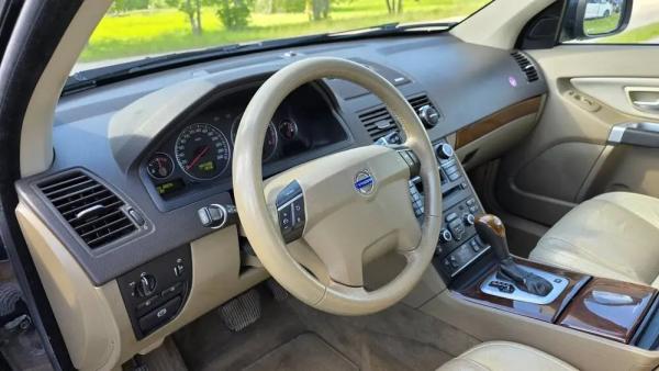 Zils Volvo XC90 2009 Rīga, ar dzinēja tilpumu 2.40 L un nobraukumu 381 tūkst. km par 5950 €, foto 9 vietnē AUTOMOTO.COM.LV
