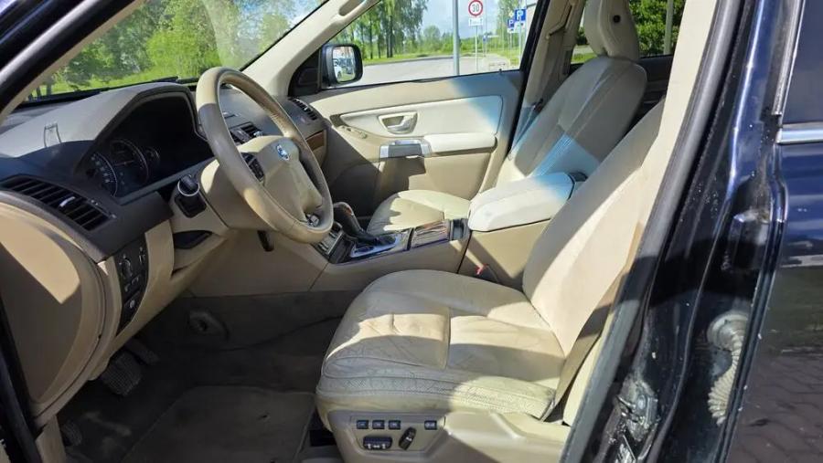 Blue Volvo XC90 2009 in Riga, with an engine capacity of 2.40 L and mileage of 381 thousand km for 5950 €, photo 13 on AUTOMOTO.COM.LV