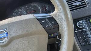 Blue Volvo XC90 2009 in Riga, with an engine capacity of 2.40 L and mileage of 381 thousand km for 5950 €, photo 17 on AUTOMOTO.COM.LV