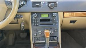 Blue Volvo XC90 2009 in Riga, with an engine capacity of 2.40 L and mileage of 381 thousand km for 5950 €, photo 19 on AUTOMOTO.COM.LV