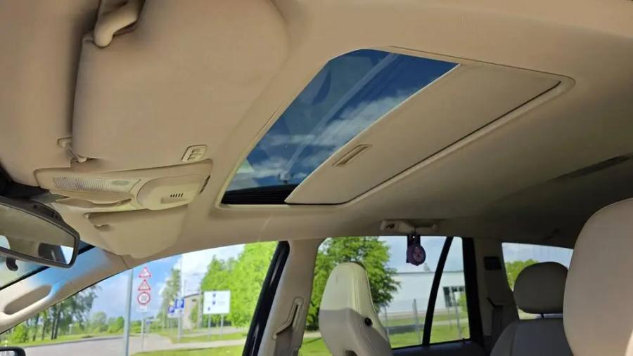 Blue Volvo XC90 2009 in Riga, with an engine capacity of 2.40 L and mileage of 381 thousand km for 5950 €, photo 24 on AUTOMOTO.COM.LV