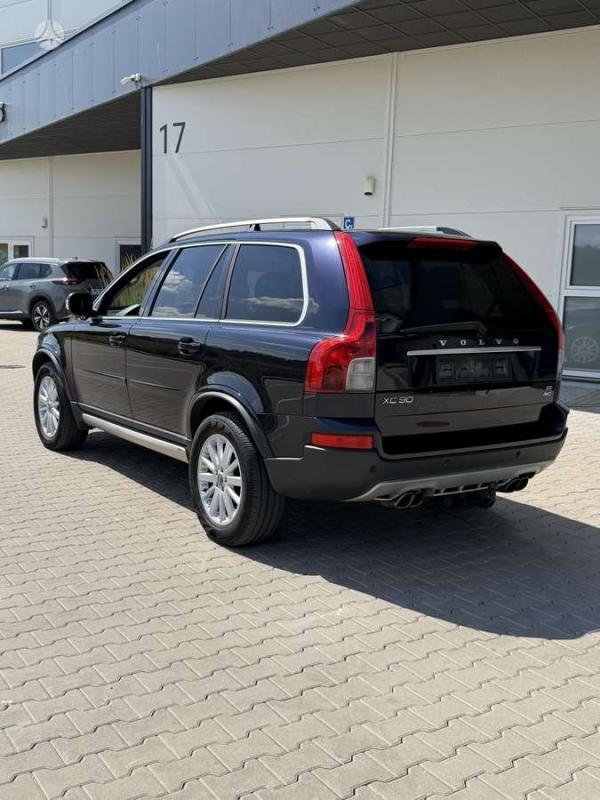 Blue Volvo XC90 2009 in Vilnius, with an engine capacity of 2.40 L and mileage of 298 thousand km for 8500 €, photo 4 on AUTOMOTO.COM.LV