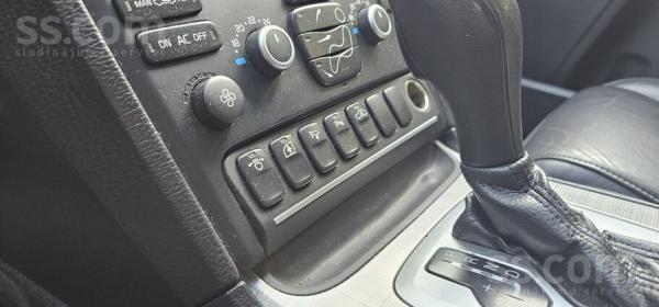 Zils Volvo XC90 2009 Rīga, ar dzinēja tilpumu 2.40 L un nobraukumu 279 tūkst. km par 5950 €, foto 6 vietnē AUTOMOTO.COM.LV