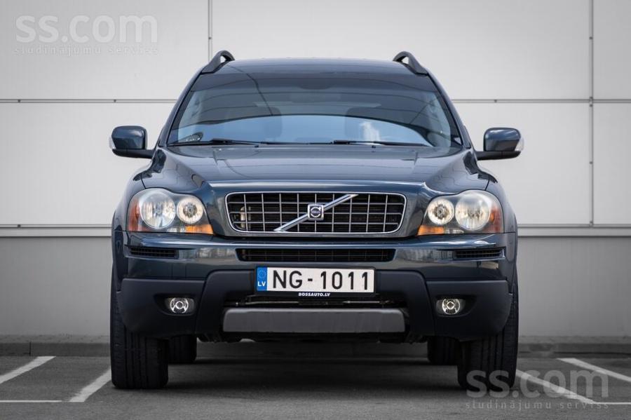 Blue Volvo XC90 2009 in Riga, with an engine capacity of 2.40 L and mileage of 300 thousand km for 5990 €, photo 3 on AUTOMOTO.COM.LV