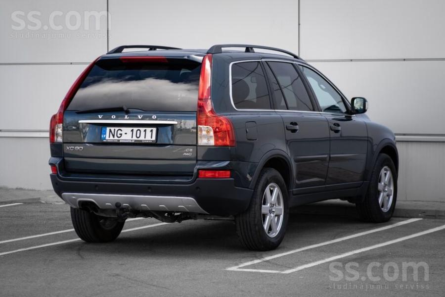 Blue Volvo XC90 2009 in Riga, with an engine capacity of 2.40 L and mileage of 300 thousand km for 5990 €, photo 5 on AUTOMOTO.COM.LV