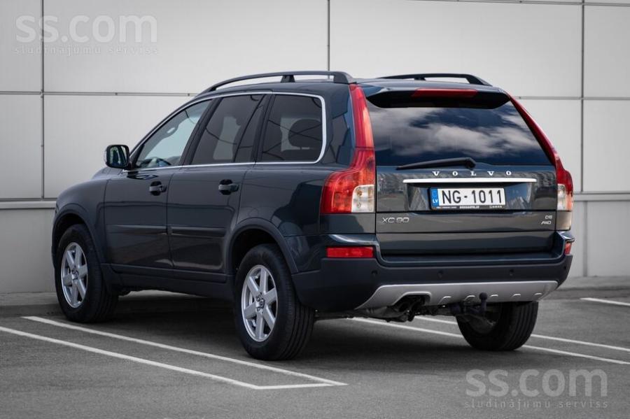 Blue Volvo XC90 2009 in Riga, with an engine capacity of 2.40 L and mileage of 300 thousand km for 5990 €, photo 7 on AUTOMOTO.COM.LV