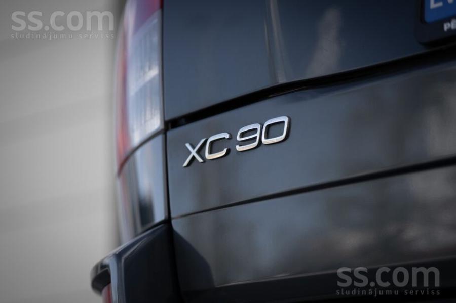 Blue Volvo XC90 2009 in Riga, with an engine capacity of 2.40 L and mileage of 300 thousand km for 5990 €, photo 8 on AUTOMOTO.COM.LV