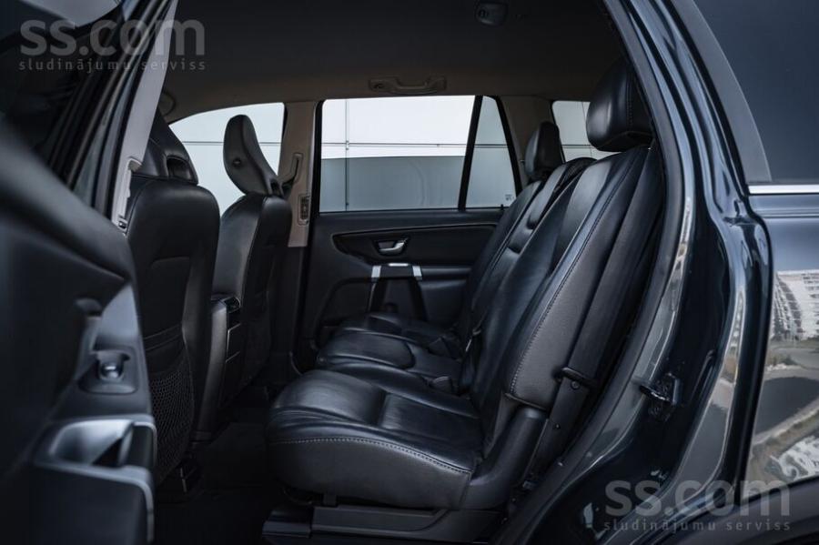 Blue Volvo XC90 2009 in Riga, with an engine capacity of 2.40 L and mileage of 300 thousand km for 5990 €, photo 12 on AUTOMOTO.COM.LV