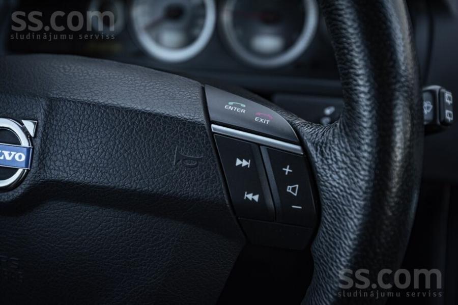 Blue Volvo XC90 2009 in Riga, with an engine capacity of 2.40 L and mileage of 300 thousand km for 5990 €, photo 20 on AUTOMOTO.COM.LV