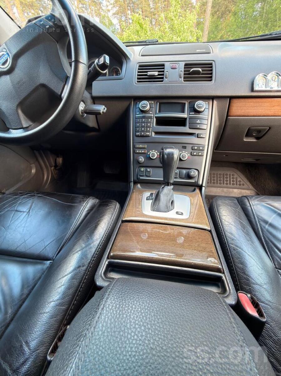 Zils Volvo XC90 2010 Rīga, ar dzinēja tilpumu 2.40 L un nobraukumu 286 tūkst. km par 8500 €, foto 16 vietnē AUTOMOTO.COM.LV
