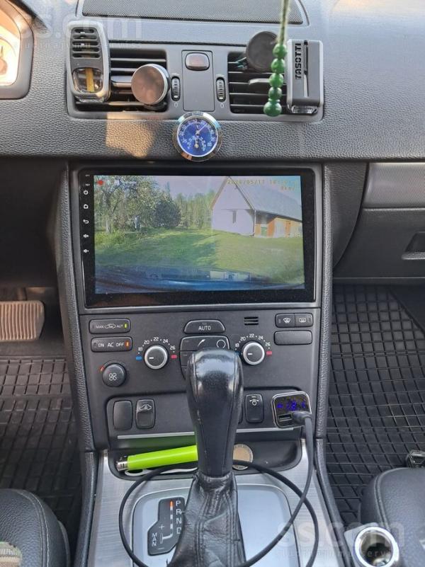 Blue Volvo XC90 2010 in Rezekne, with an engine capacity of 2.40 L and mileage of 210 thousand km for 8700 €, photo 5 on AUTOMOTO.COM.LV