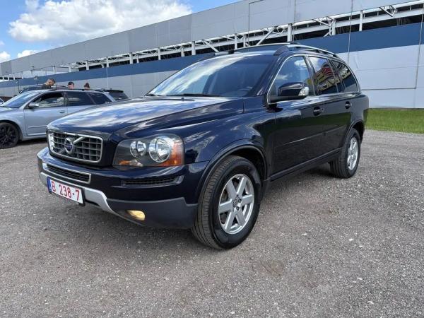 Blue Volvo XC90 2010 in Daugavpils, with an engine capacity of 2.40 L and mileage of 238 thousand km for 7750 €, photo 1 on AUTOMOTO.COM.LV