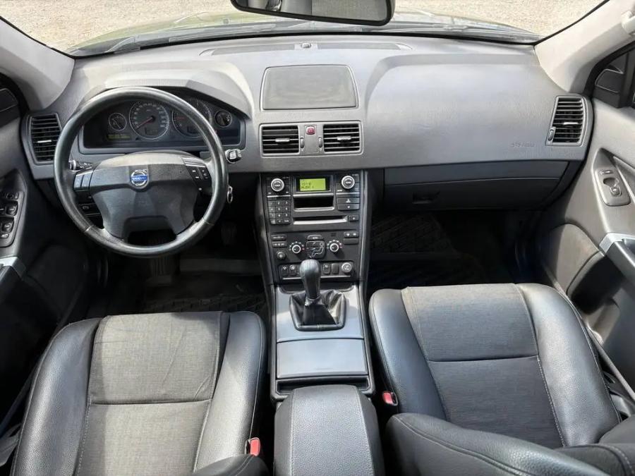 Zils Volvo XC90 2010 Daugavpils, ar dzinēja tilpumu 2.40 L un nobraukumu 238 tūkst. km par 7750 €, foto 10 vietnē AUTOMOTO.COM.LV