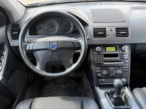 Blue Volvo XC90 2010 in Daugavpils, with an engine capacity of 2.40 L and mileage of 238 thousand km for 7750 €, photo 10 on AUTOMOTO.COM.LV