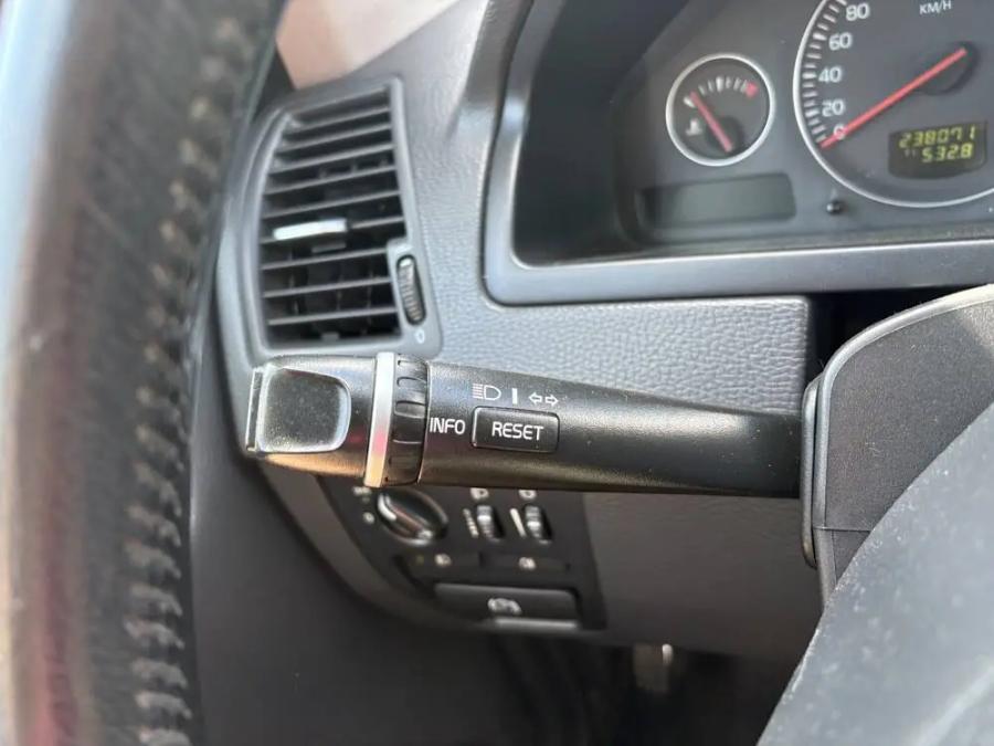 Zils Volvo XC90 2010 Daugavpils, ar dzinēja tilpumu 2.40 L un nobraukumu 238 tūkst. km par 7750 €, foto 14 vietnē AUTOMOTO.COM.LV