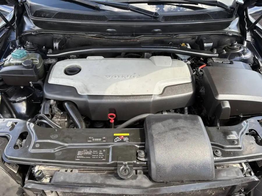 Zils Volvo XC90 2010 Daugavpils, ar dzinēja tilpumu 2.40 L un nobraukumu 238 tūkst. km par 7750 €, foto 26 vietnē AUTOMOTO.COM.LV