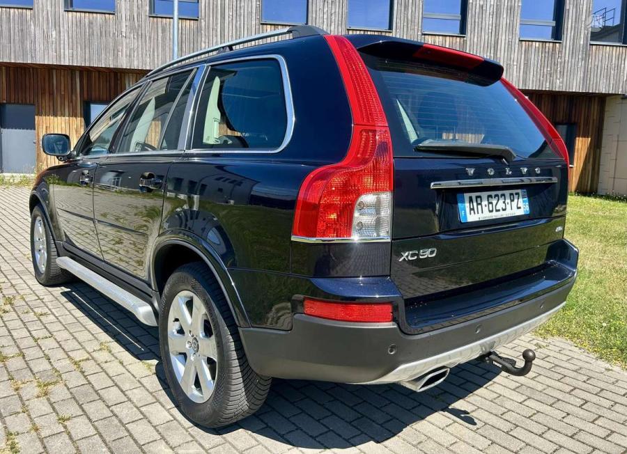 Blue Volvo XC90 2010 in Taurage, with an engine capacity of 2.40 L and mileage of 248 thousand km for 7900 €, photo 3 on AUTOMOTO.COM.LV