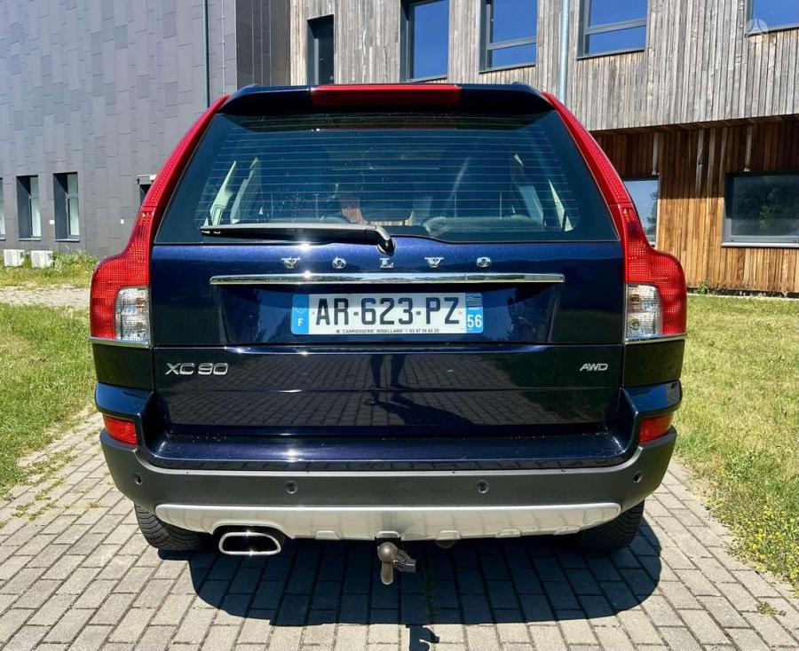 Blue Volvo XC90 2010 in Taurage, with an engine capacity of 2.40 L and mileage of 248 thousand km for 7900 €, photo 4 on AUTOMOTO.COM.LV
