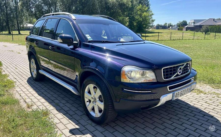 Blue Volvo XC90 2010 in Taurage, with an engine capacity of 2.40 L and mileage of 248 thousand km for 7900 €, photo 6 on AUTOMOTO.COM.LV