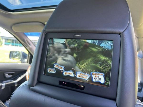 Zils Volvo XC90 2010 Tauragė, ar dzinēja tilpumu 2.40 L un nobraukumu 248 tūkst. km par 7900 €, foto 10 vietnē AUTOMOTO.COM.LV
