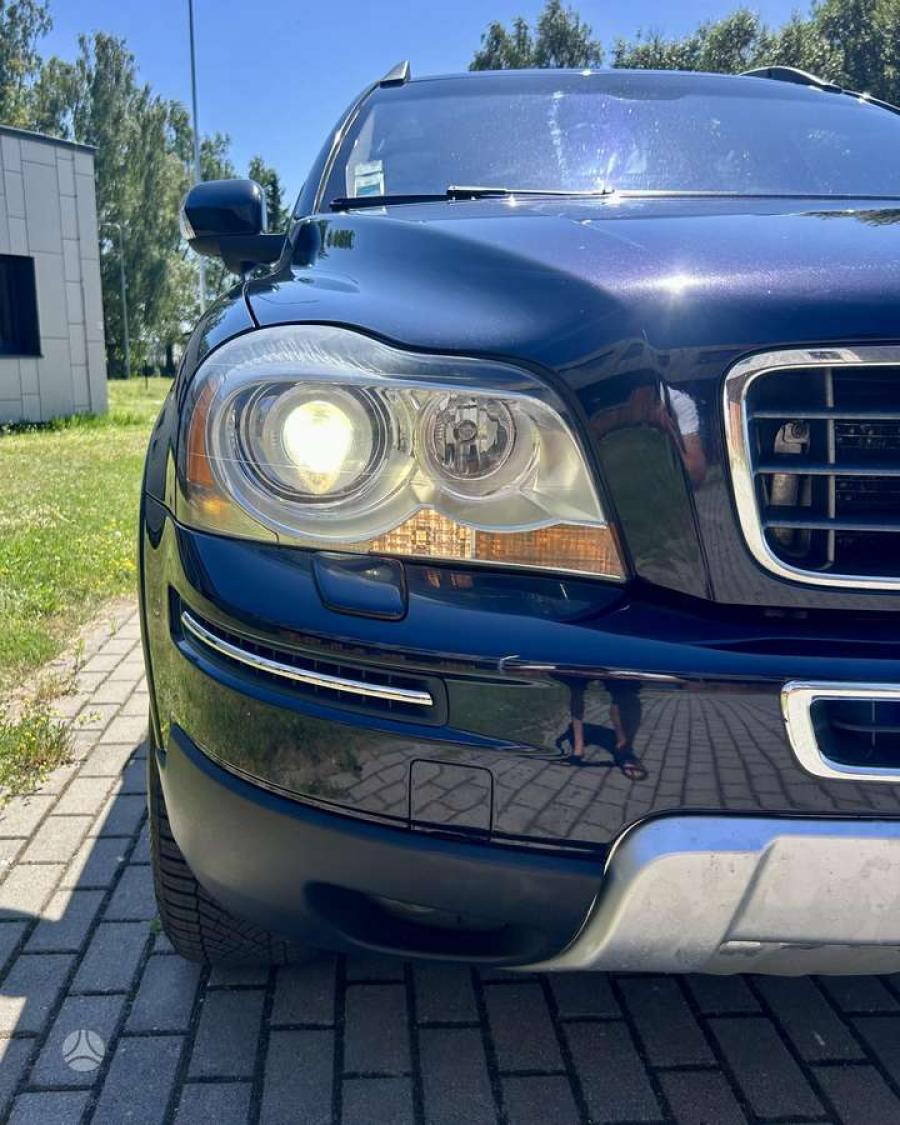 Blue Volvo XC90 2010 in Taurage, with an engine capacity of 2.40 L and mileage of 248 thousand km for 7900 €, photo 23 on AUTOMOTO.COM.LV
